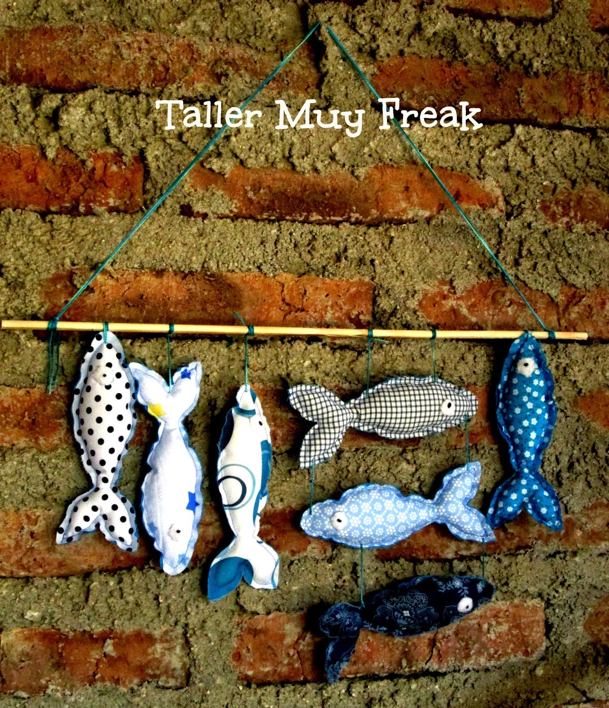 ** TALLER MUY FREAK .: Peces Decorativos de tela en todos los colores.