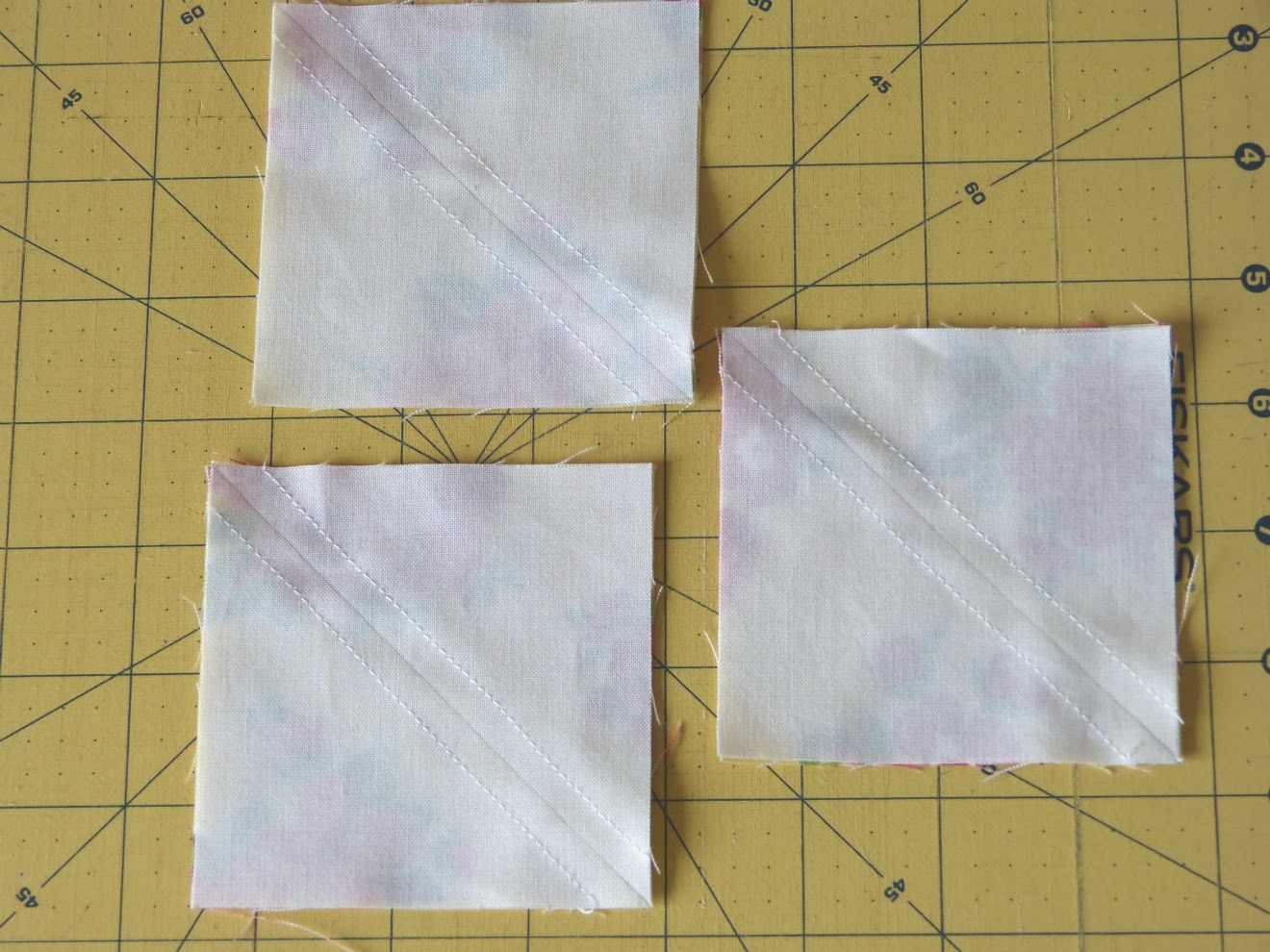 Pretty Little Quilts: Summer Beach Quilt Tutorial Part I - Fish Block