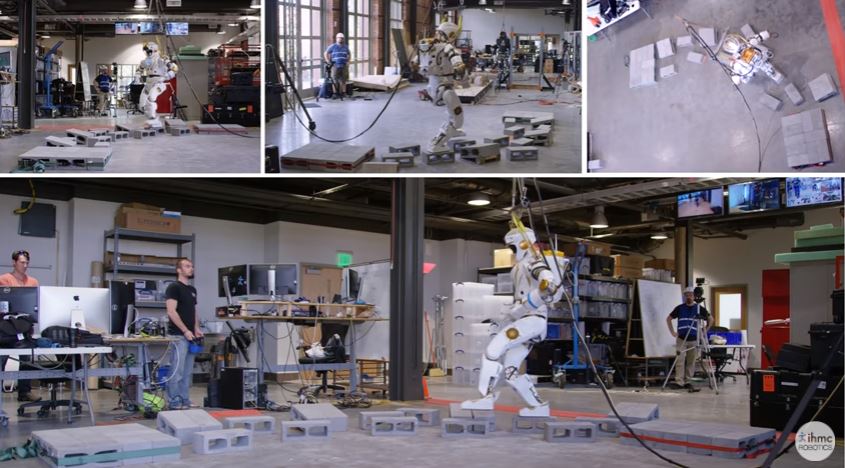Robotunities: NASA Robot "Valkyrie" Walks Over Bricks Like A Man While ...