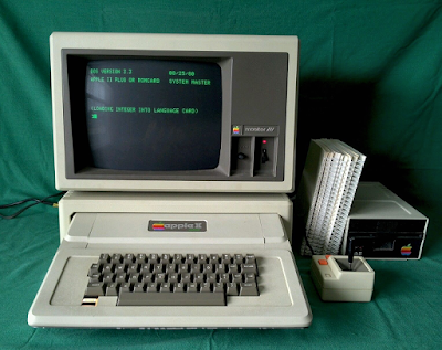 Retro Treasures: The Apple II Plus Computer System
