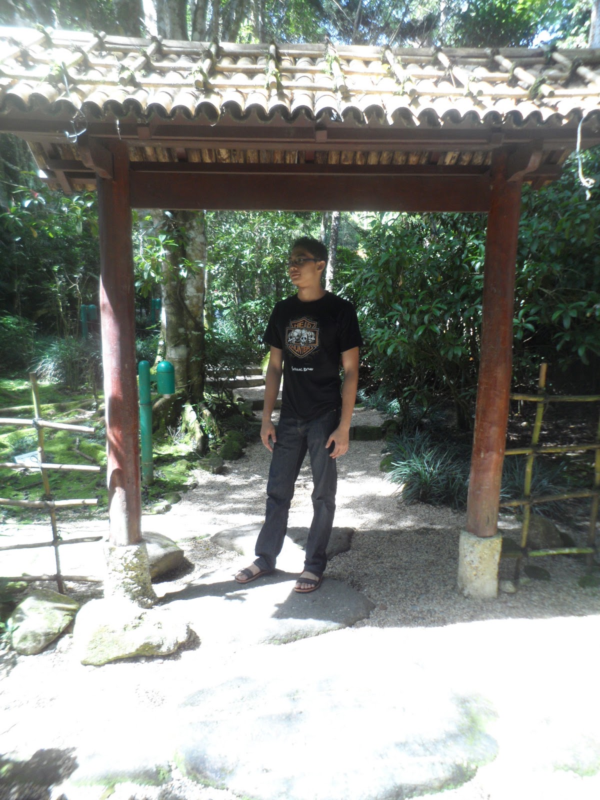 secawan milo sepiring cucur