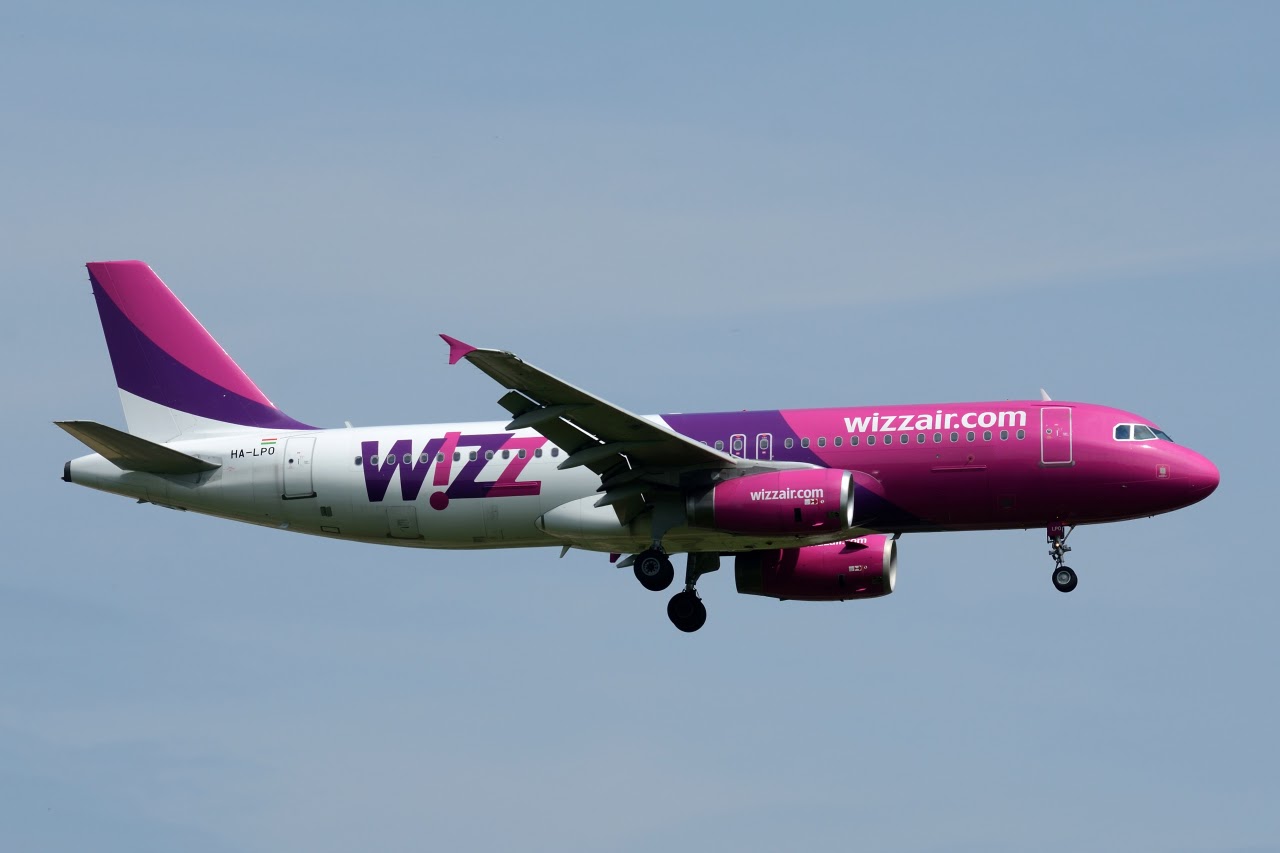 Airbus Hamburg Finkenwerder News: A320-232, Avion Express Malta, 9H-MLZ ...