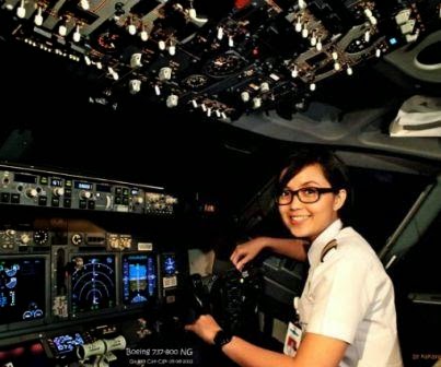 Sarah Widyanti Kusuma, Pilot Muda dan Cantik Garuda Indonesia | Netlagi ...