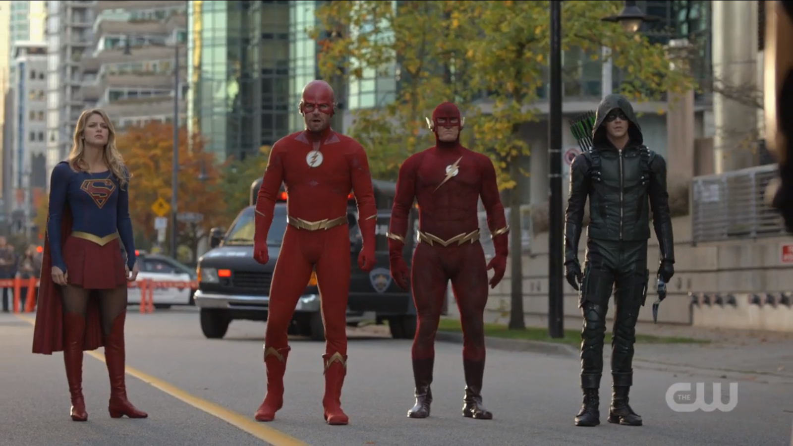 ARROW "ELSEWORLDS, PART 2" REVIEW