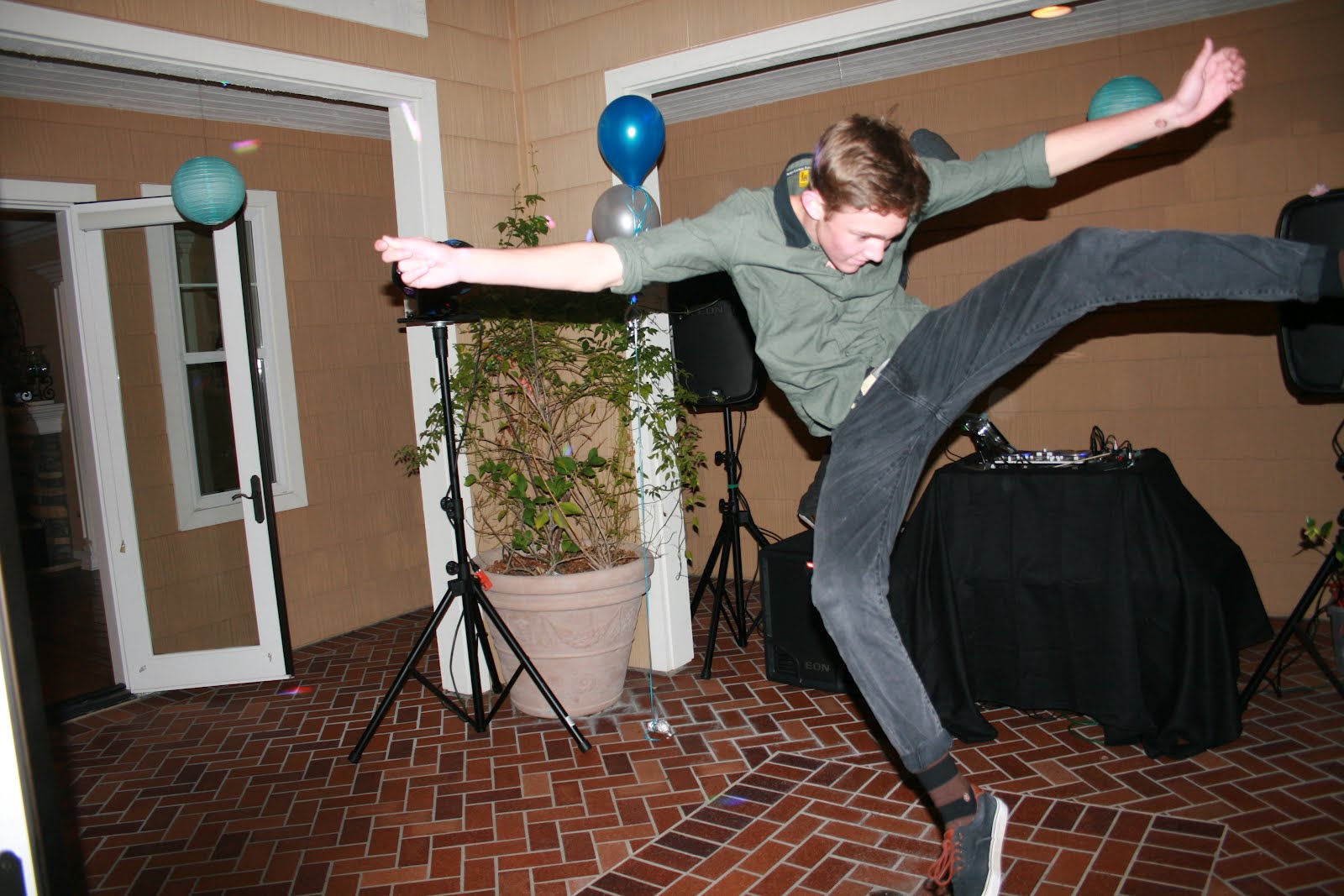 The Life of a Mormon Teen: How to throw the BEST Mormon Party... For Teens
