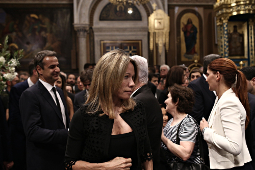ΠΡΕΖΑ TV ©: Όλη η εγχωρια διαπλοκη παρηλασε στη κηδεια του Κωνσταντινου ...