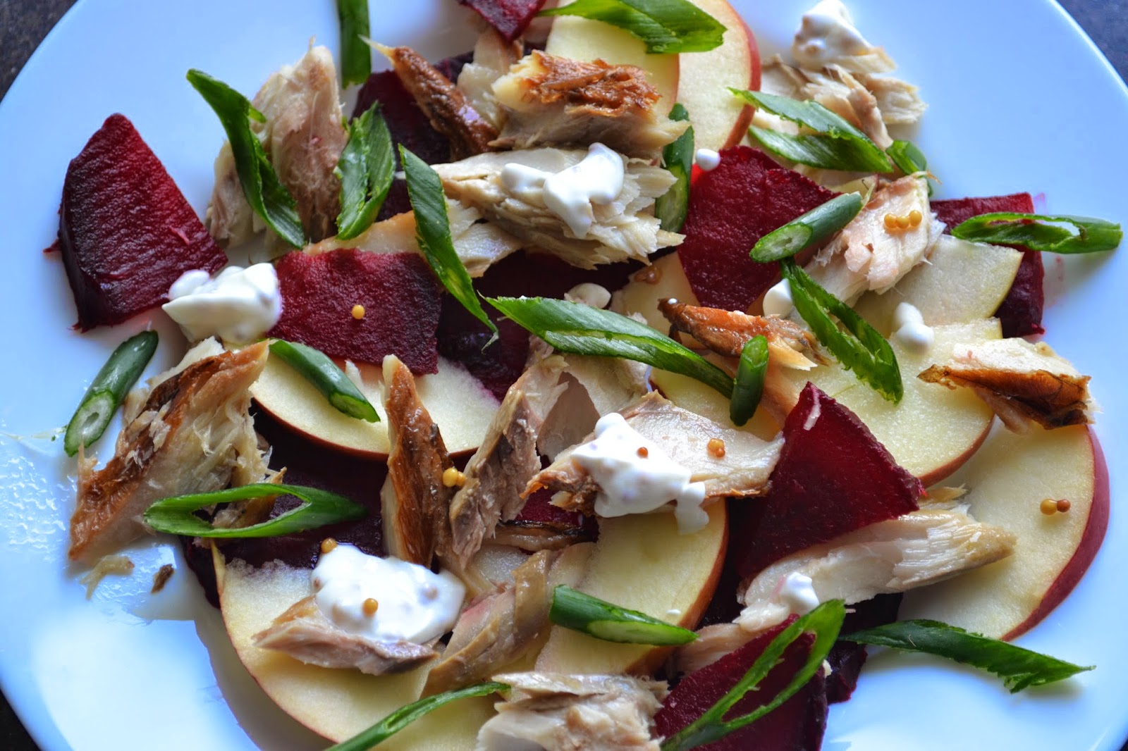 homemade: Salata cu macrou afumat, mar si sfecla rosie