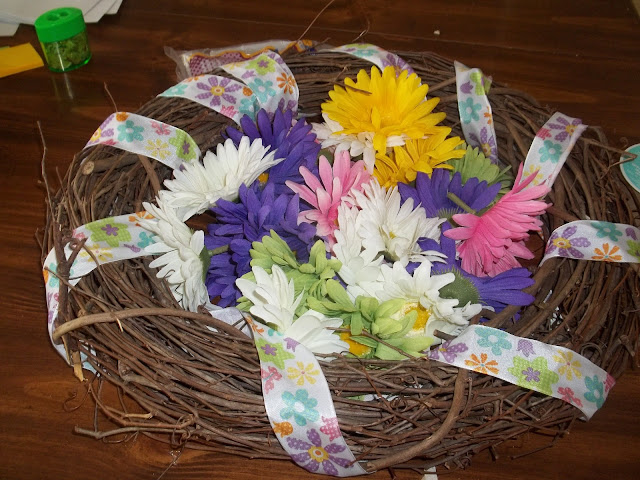Just Makin' It: Thursday's Craft: Spring Wreath