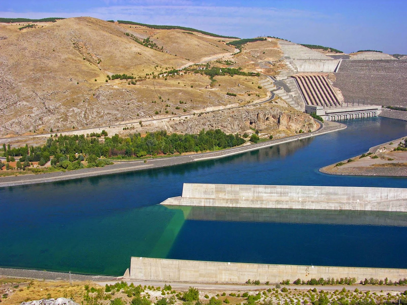 Ataturk dam in the province of Şanlıurfa ~ th3 tourist guide