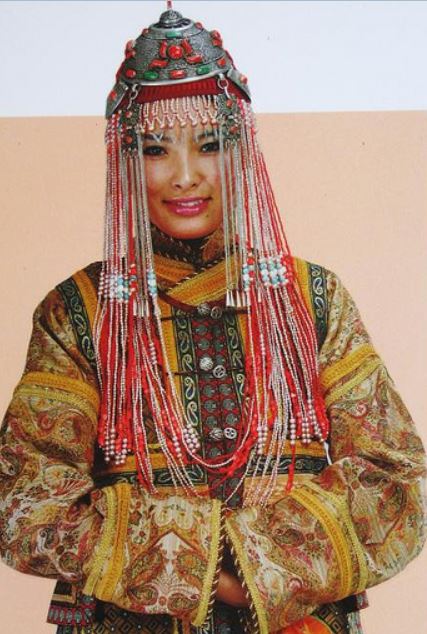 Mongolian clothes: Traditional clothing of Mongolia. By Sarah Corbett