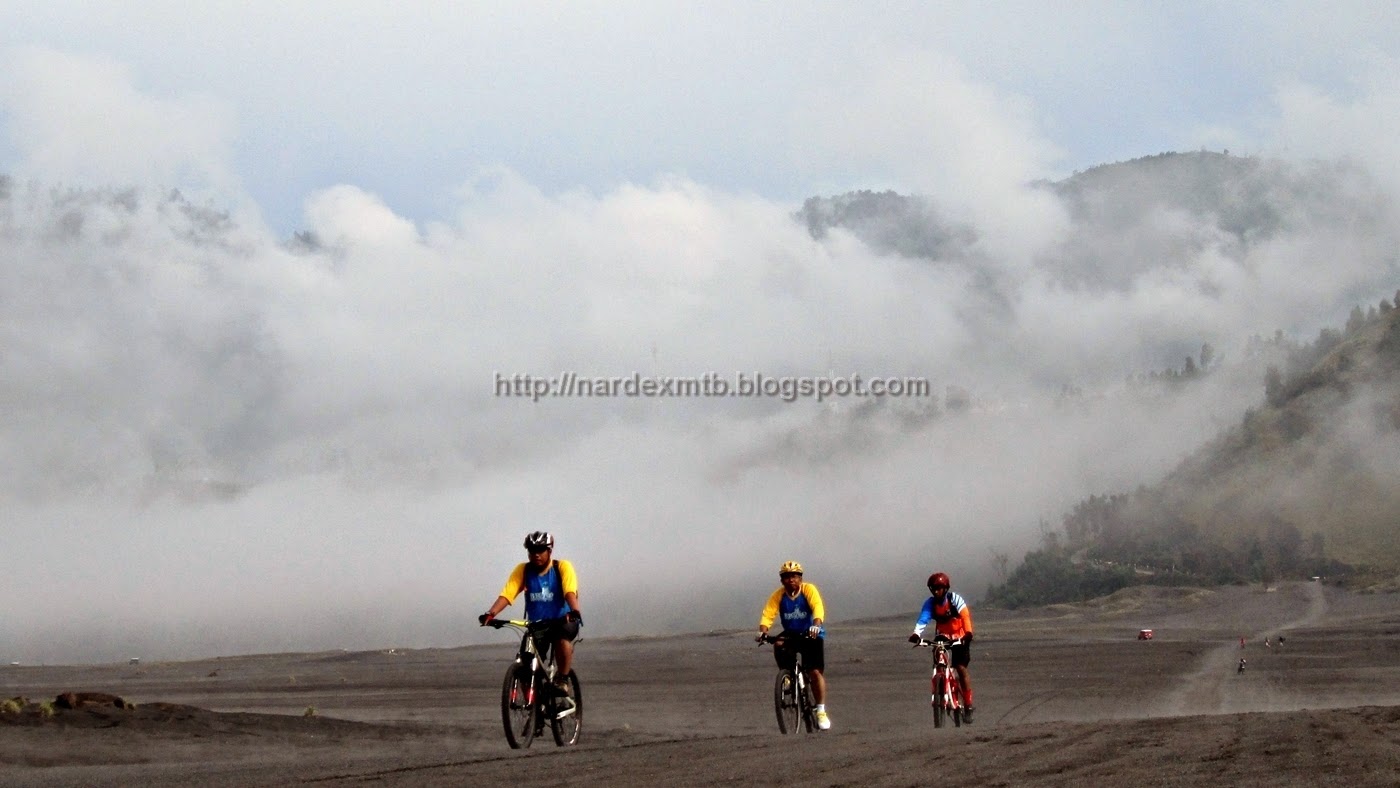 MOUNTAIN BROMO XC Volcano Ride bersepeda mengelilingi Kawah Gunung Bromo