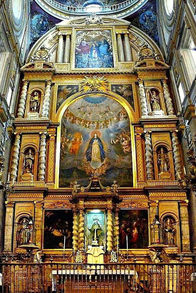 colonialmexico: Stone Retablos: Altar de Los Reyes, Puebla cathedral.