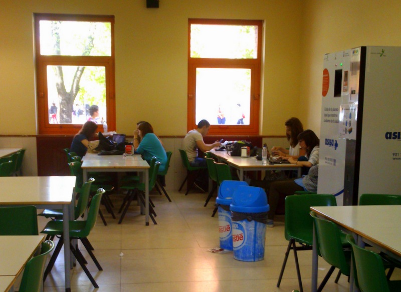 AulaSurURJC: Guía URJC | La cafetería del aulario de Jurídicas punto de ...