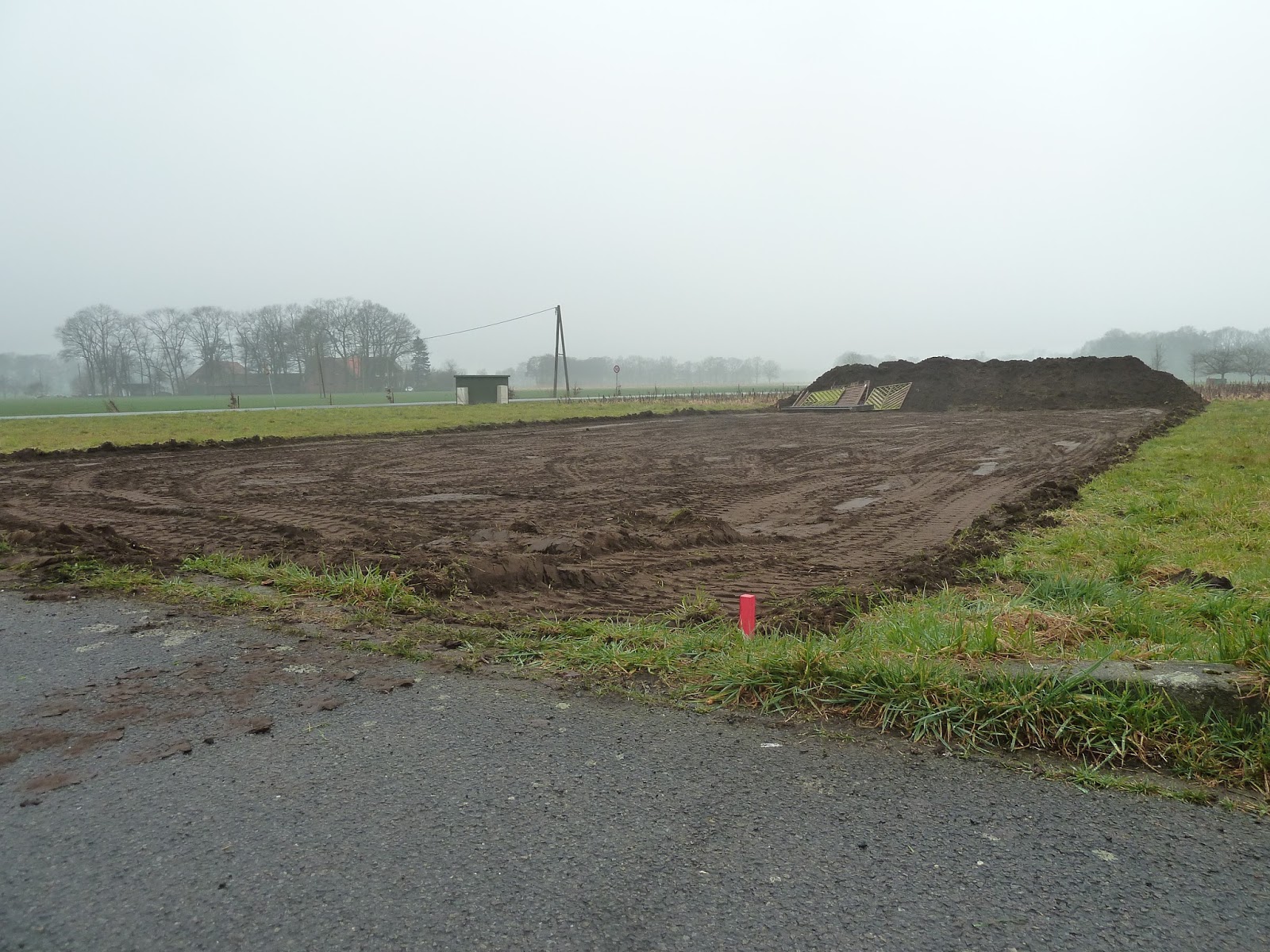 wirbauenendlich: Grasnarbe wird abgefahren