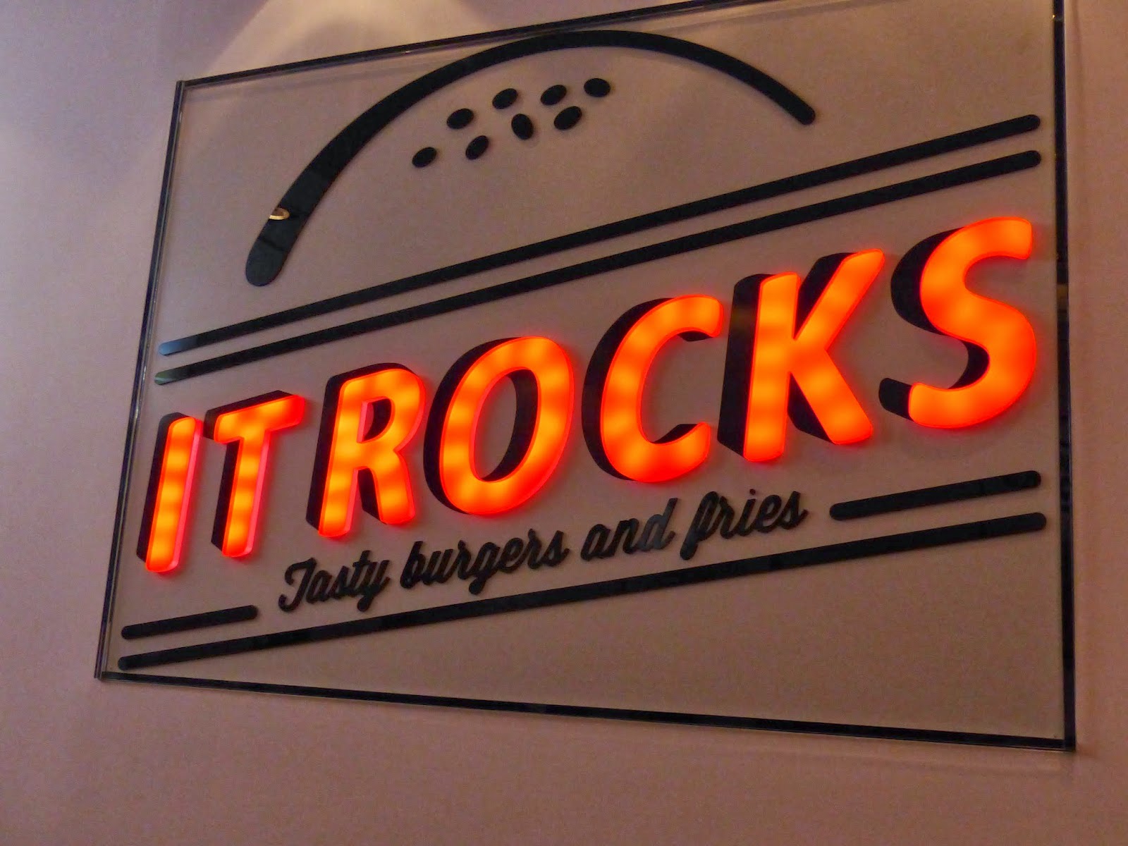 It Rocks : des burgers de qualité - DAME SKARLETTE