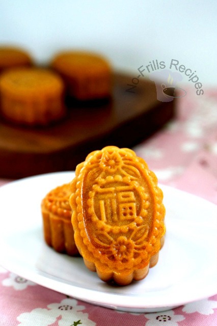 Red Bean Paste Mooncake ~ 红豆蓉月饼 (2016)