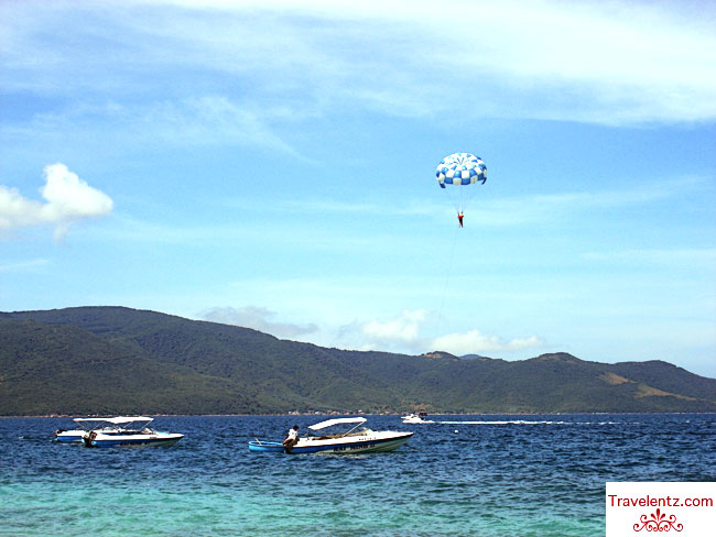 Parasailing adventure: Things you need to know before you go ~ Travelentz