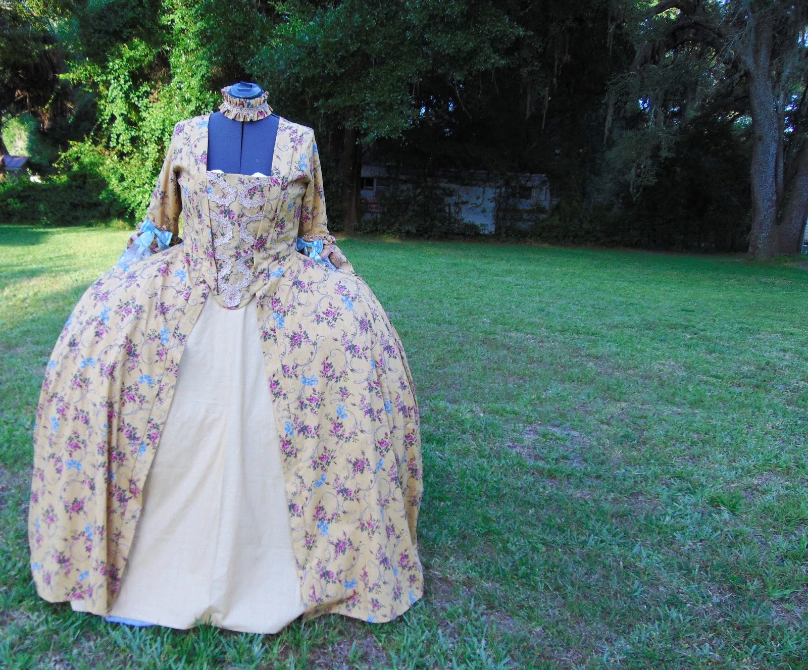 The Antique Sewist: Simplicity 3637 - Robe a la Francaise COMPLETE