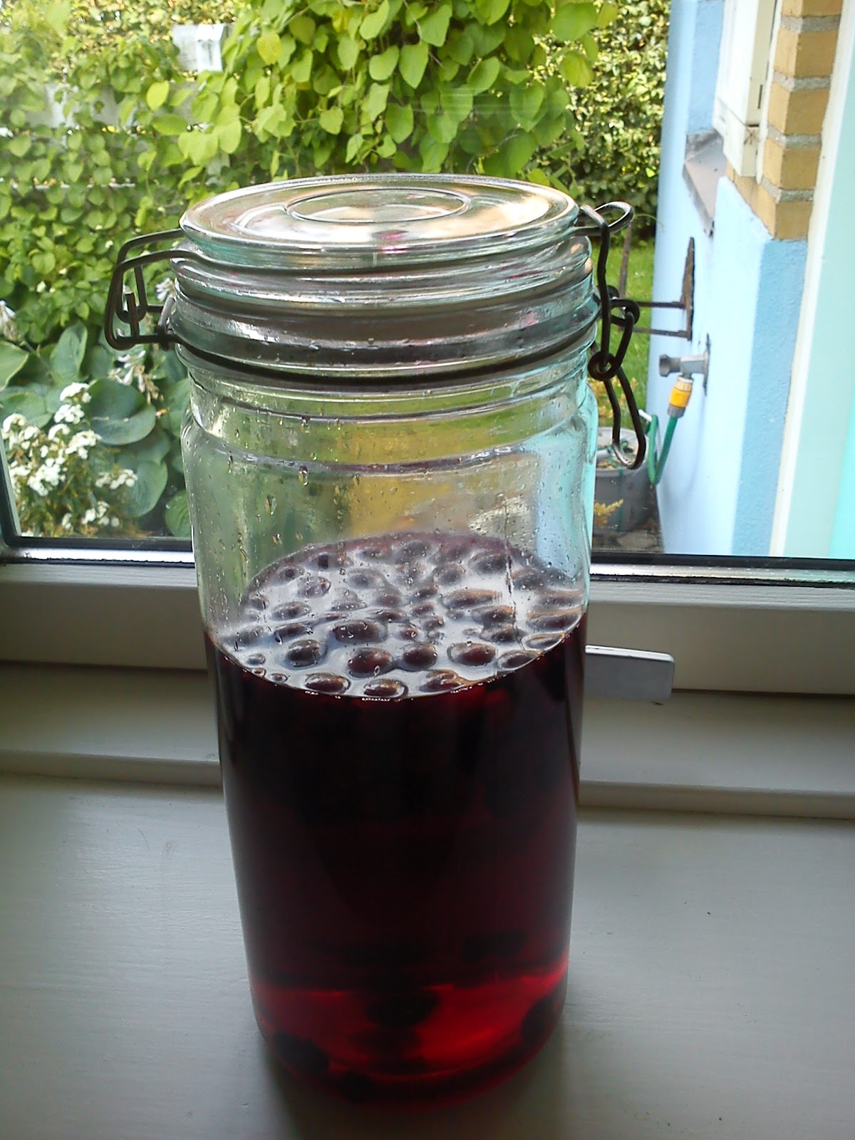 Kitchen of Kiki: New "production" of blackcurrant rum