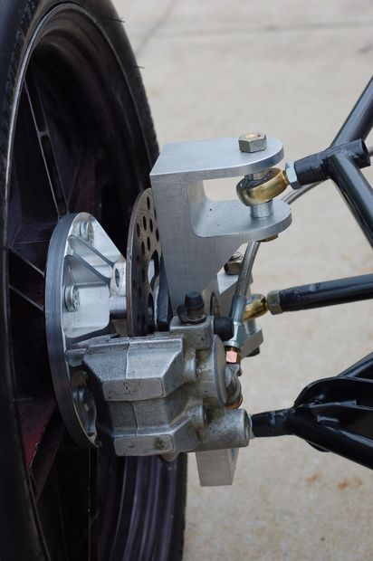 Utility Cycling Technology: Tilting trike design