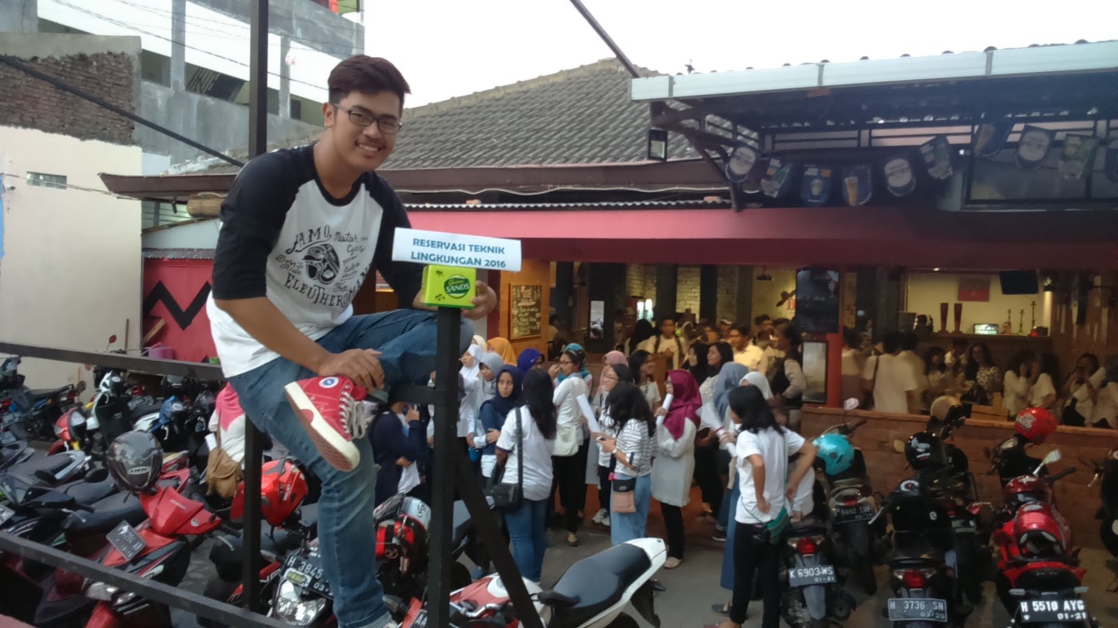 Gallery | Dude Cafe and Resto | Best Beer, Shisha & Indian Food ...