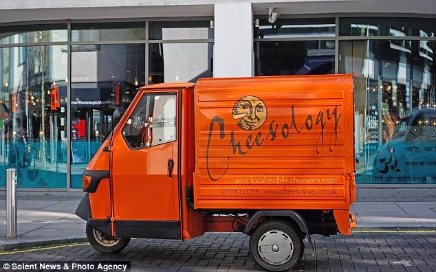 UMBRIA, TUSCANY AND BEYOND - AN ITALIAN TRAVELOGUE: THE PIAGGIO "APE ...