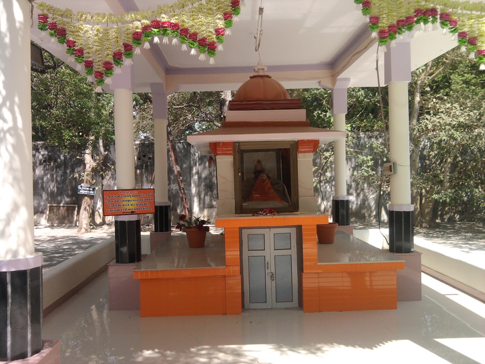 Hare Krishna: Nareshwar Dham - Shri Rang Avadhoot Maharaj .... Near ...