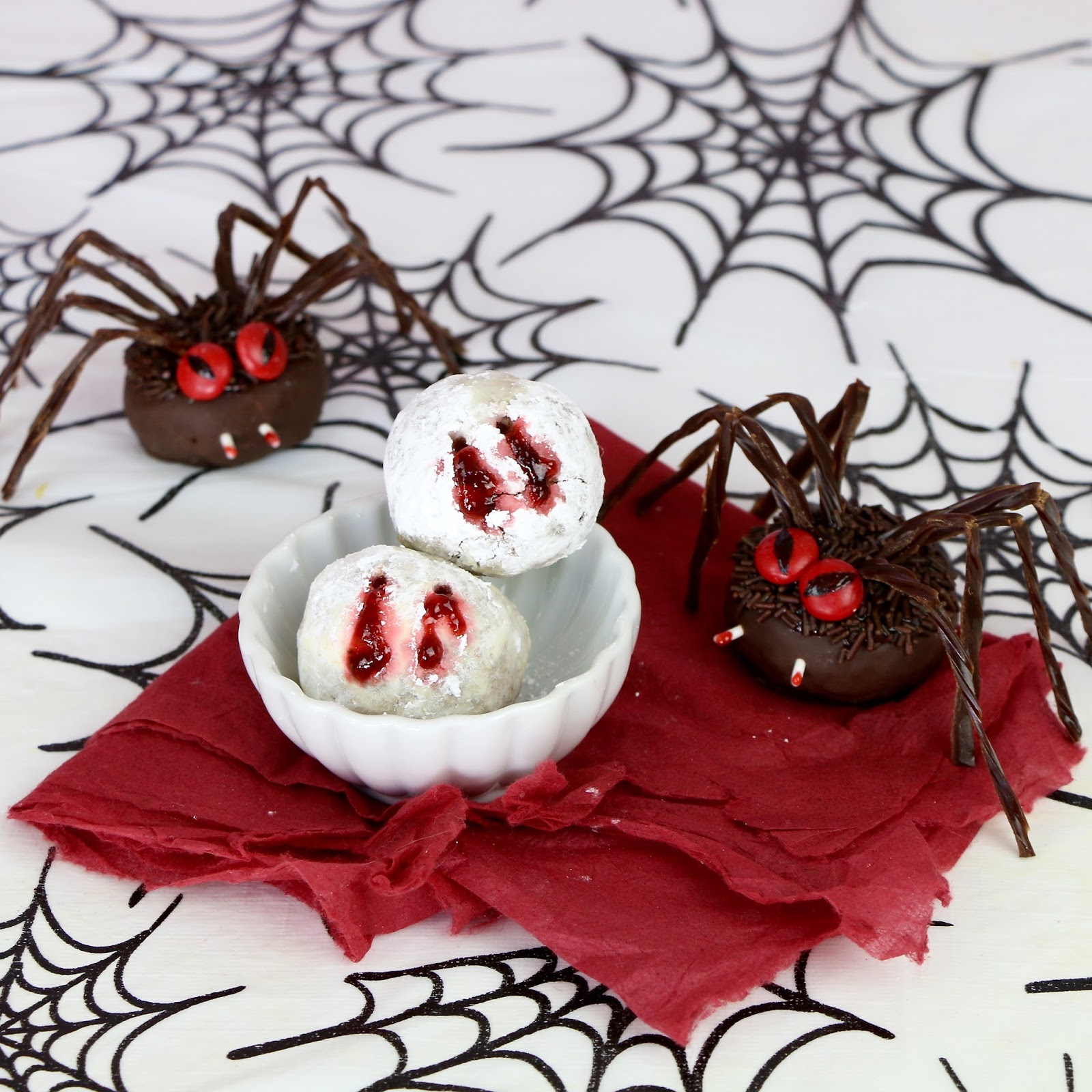 {VIDEO} Bloody Fang Bite Halloween Doughnuts (Spider Bite/Vampire Bite ...