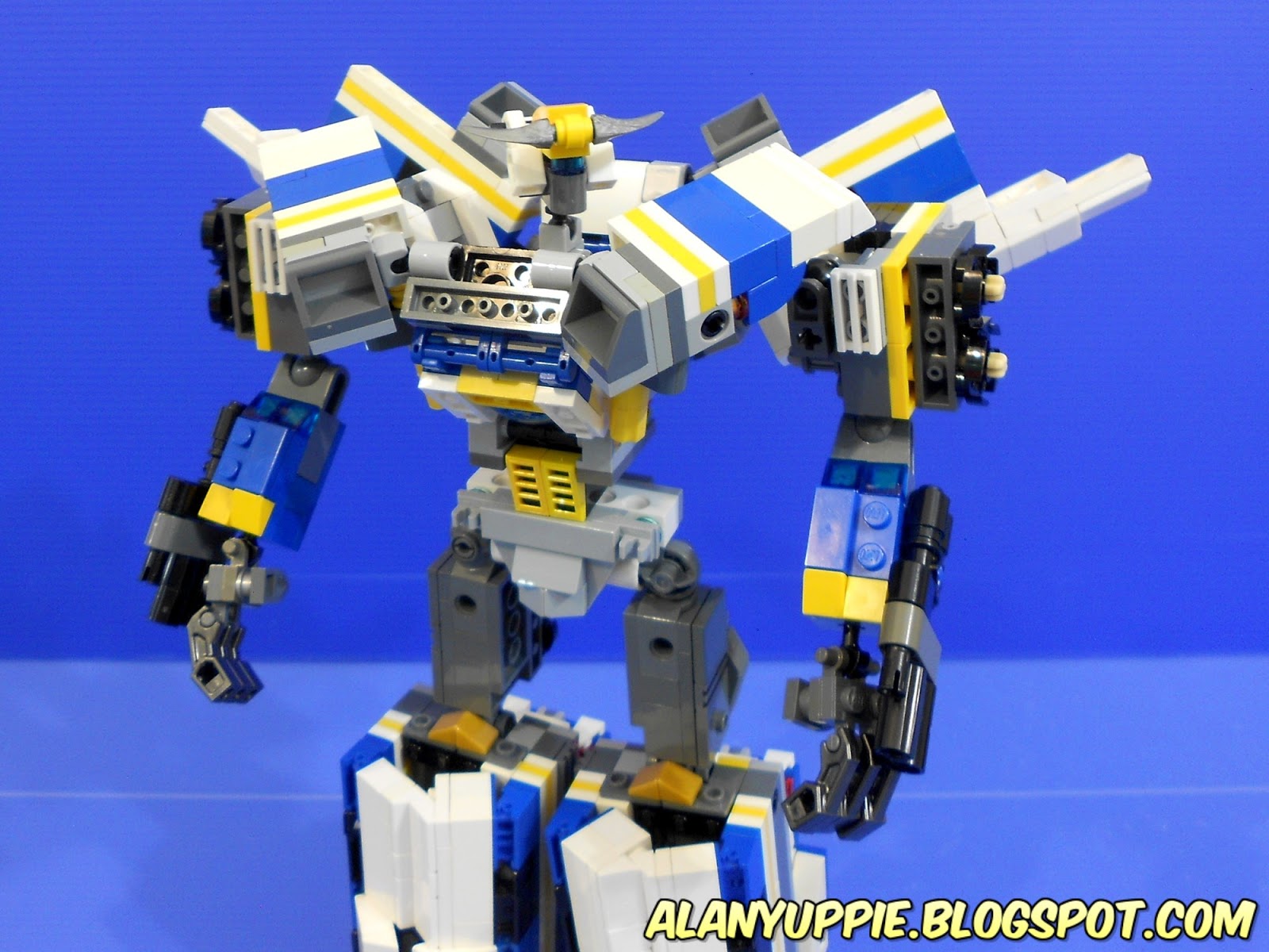 Alanyuppie's LEGO Transformers: LEGO Triple Changer Railrazor Part 2 of ...