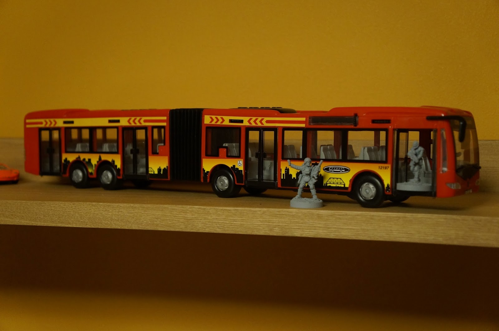 10x28mm : (Roughly) 28mm Scale Tram and Bendy Bus