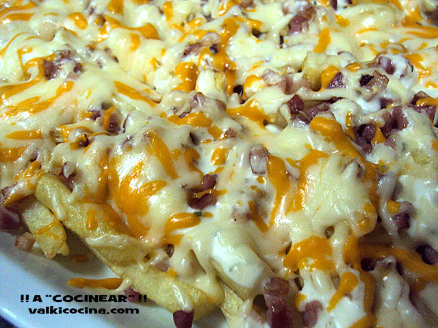 PATATAS FRITAS CON QUESO Y BACON AL ESTILO FOSTER´S CON SALSA CASERA ...