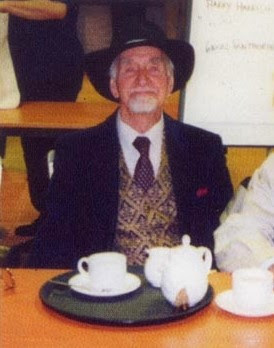 Soloillustratori: Roger Hall