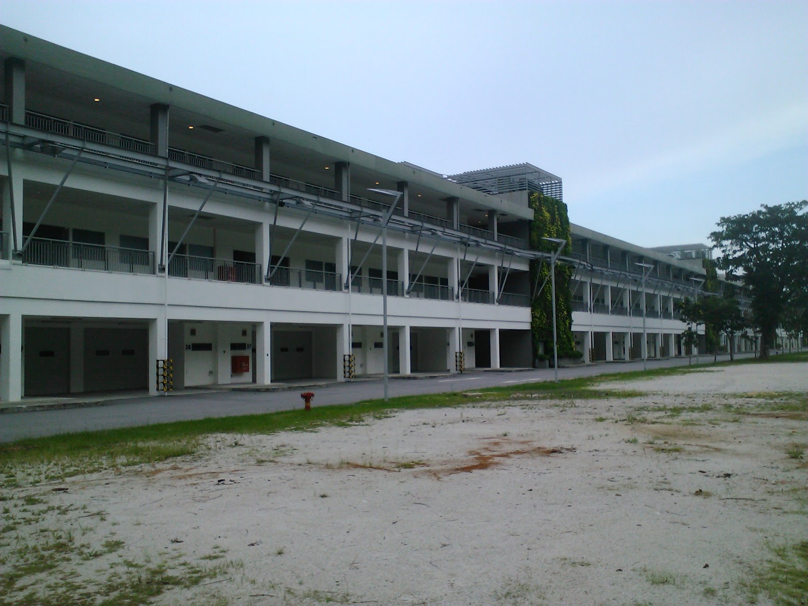 Frenzeelo: The F1 Pit Building