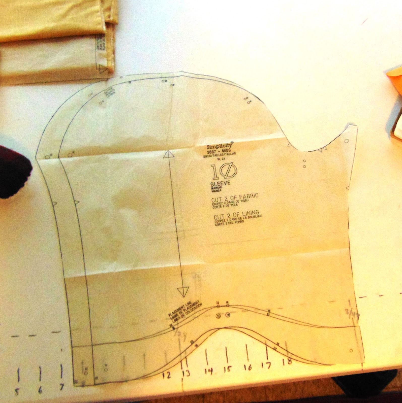 The Antique Sewist: Simplicity 3637 - Robe a la Francaise CONSTRUCTION