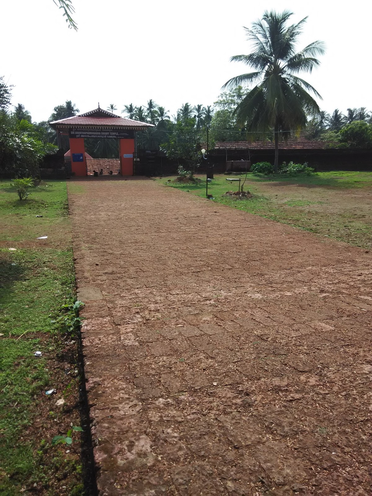 Devalaya Tirtham - Temples of India : Ananthapadmanabha swamy lake ...