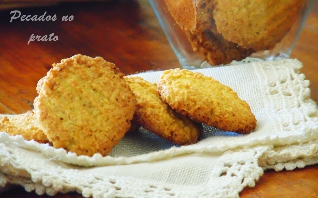 Bolachas de coco com aveia - Receitas de pecados no prato