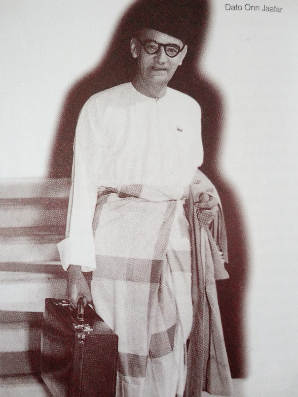 SUSTAINABLE LIVING INSTITUTE (SAVE): TUN HUSSEIN ONN