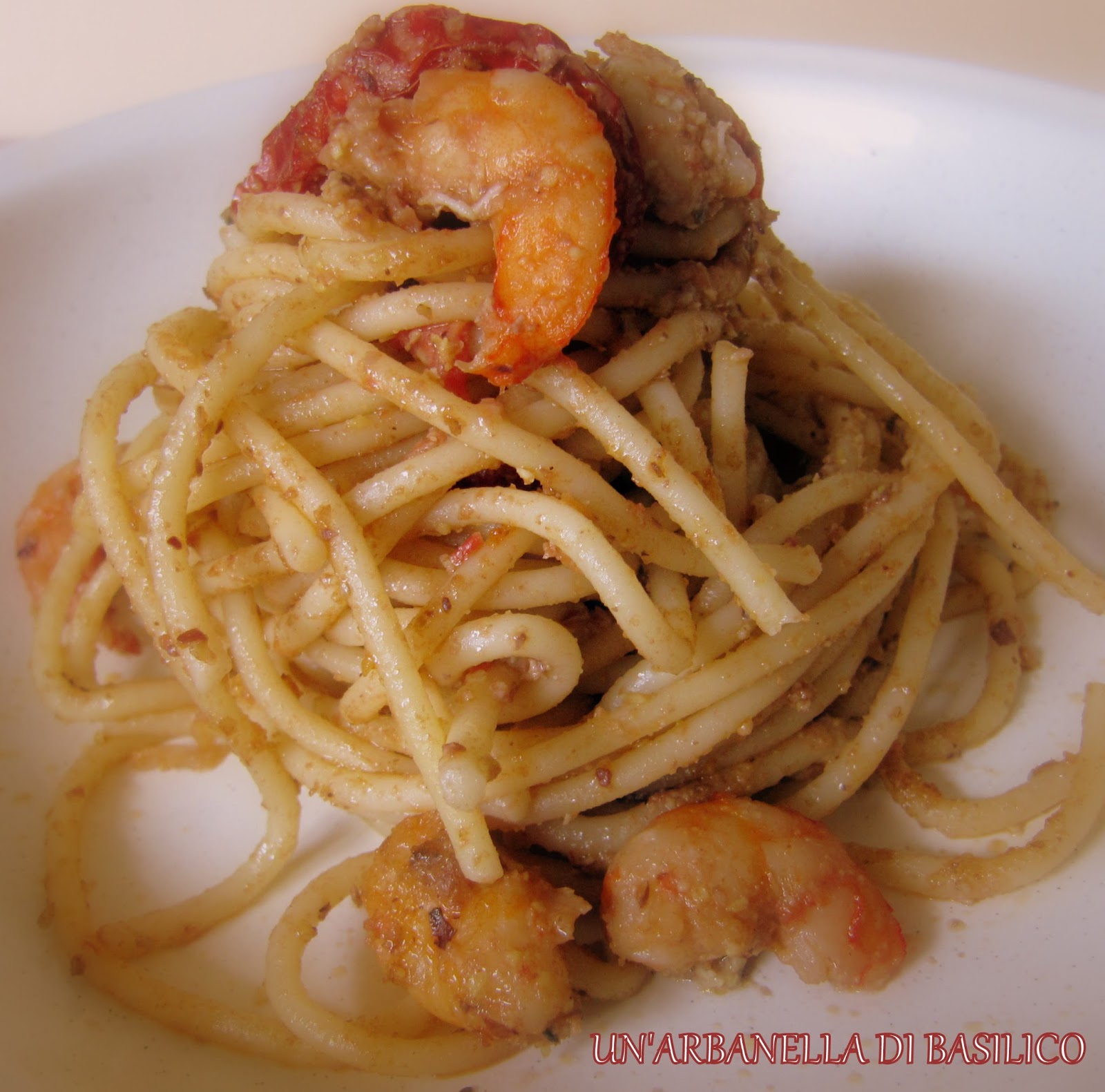 un'arbanella di basilico: Linguine con pesto di pistacchi e gamberi e ...