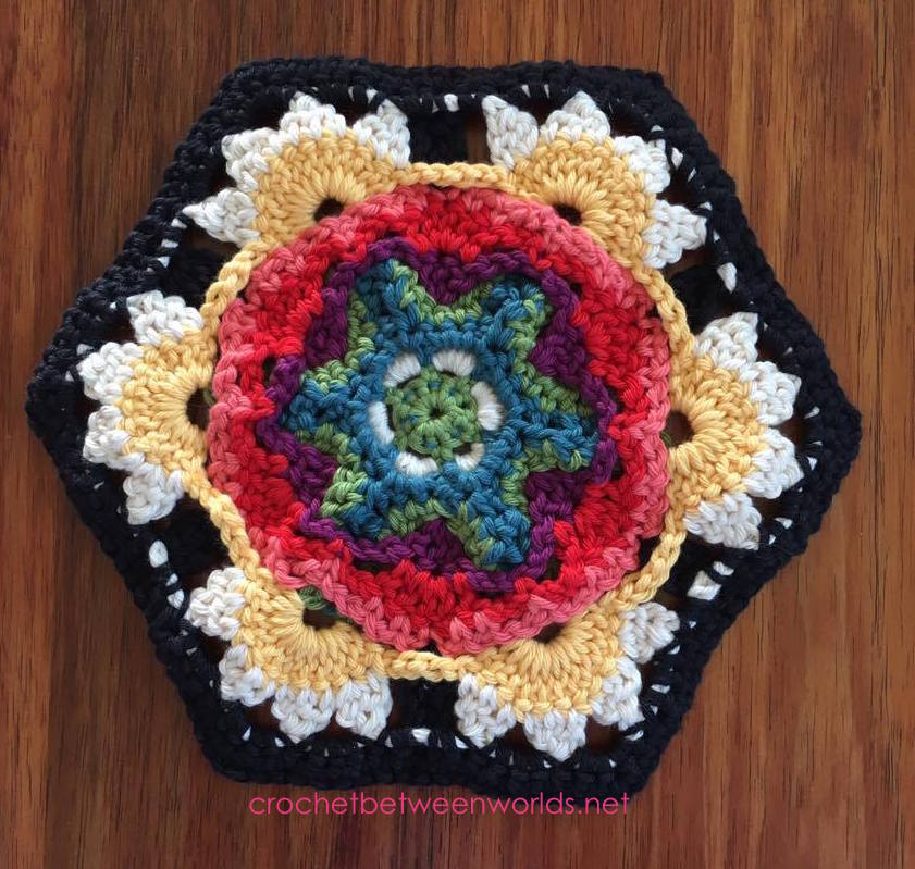 Crochet between worlds: Frida's Flowers CAL - Block 7 - Frida's Bouquet