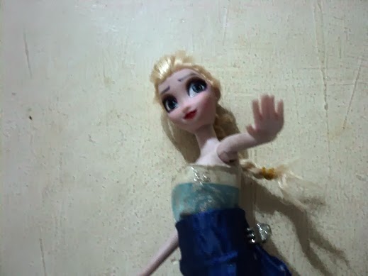Knocked-off!: Bootleg Toy Review : Bootleg Elsa 12" doll
