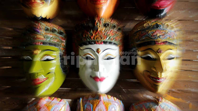 TRIPNESIAN: Mengunjungi kerajinan Topeng Malangan