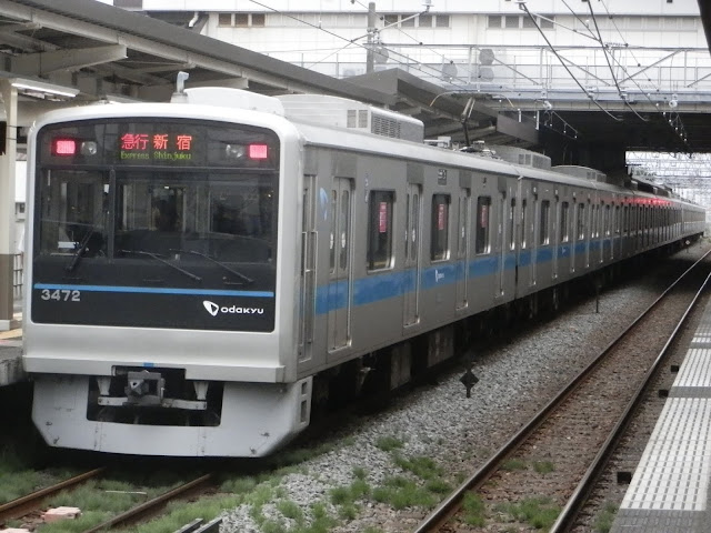 小田急沿線住み鉄道ファン日記: 小田急電鉄3000形3272F（川崎重工業5次車）が車内LCD旅客案内表示器の2画面化（『小田急TV』対応化）工事へ