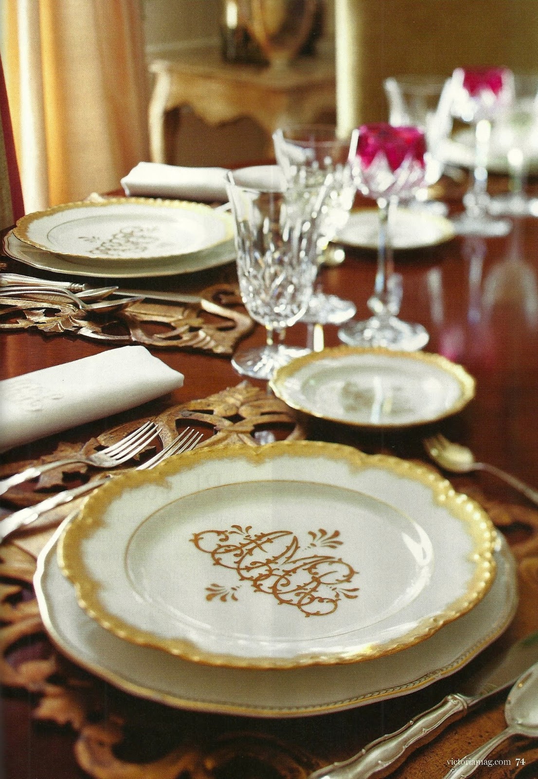 38 Gold tablescapes ideas | tablescapes, table settings, beautiful ...