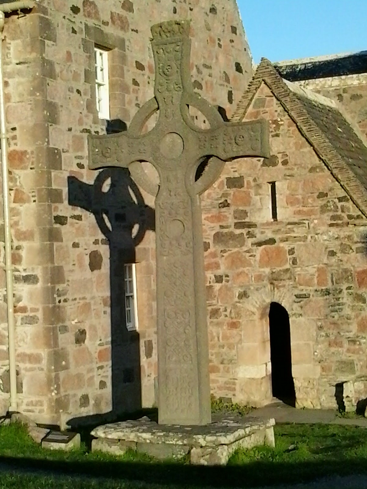 The Cross & The Cosmos : IONA: The High Crosses