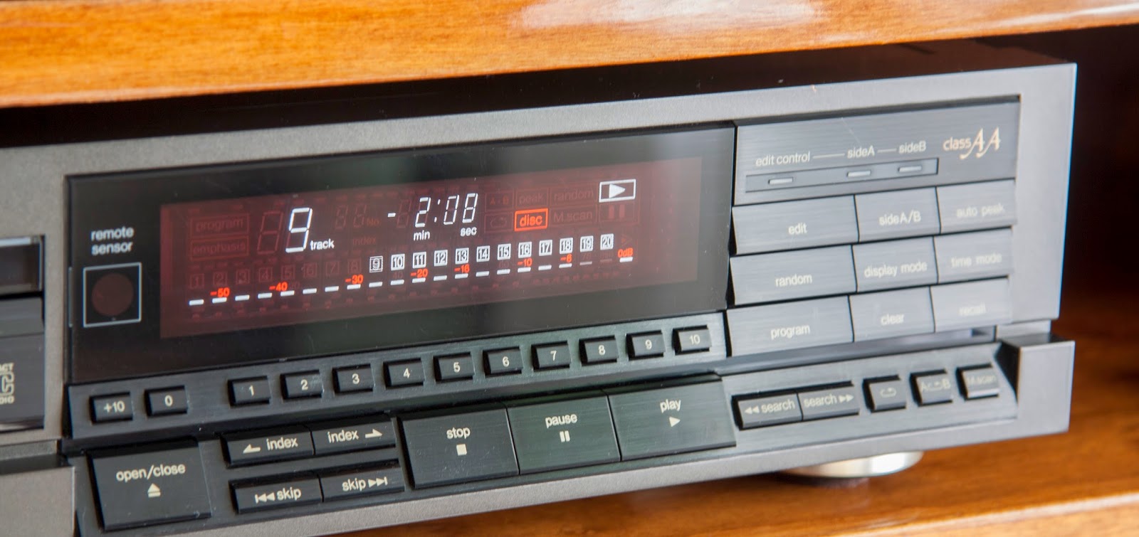 Golden Age Of Audio: Technics SL-P550 Compact Disc Player
