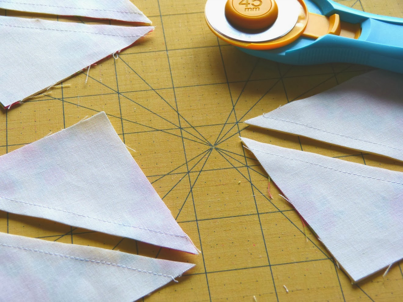 Pretty Little Quilts: Summer Beach Quilt Tutorial Part I - Fish Block