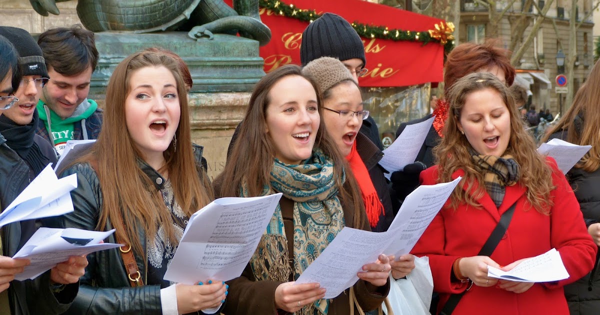 Sunday's Picture and a Song: Christmas Caroling in Paris