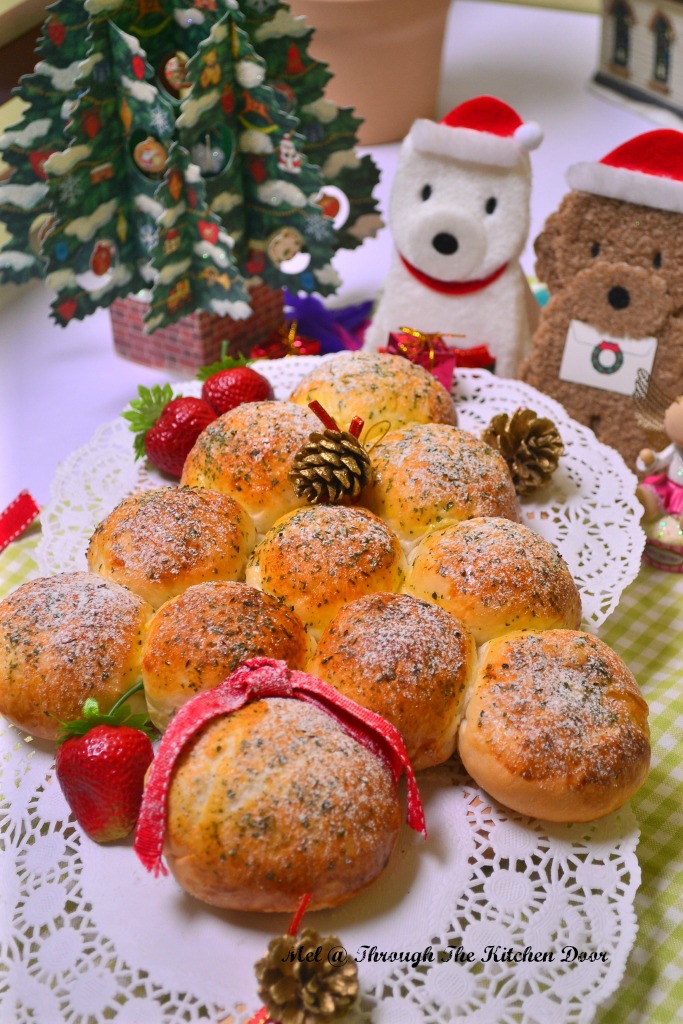 Through The Kitchen Door: Butter Buns...form in Christmas Tree Mood...