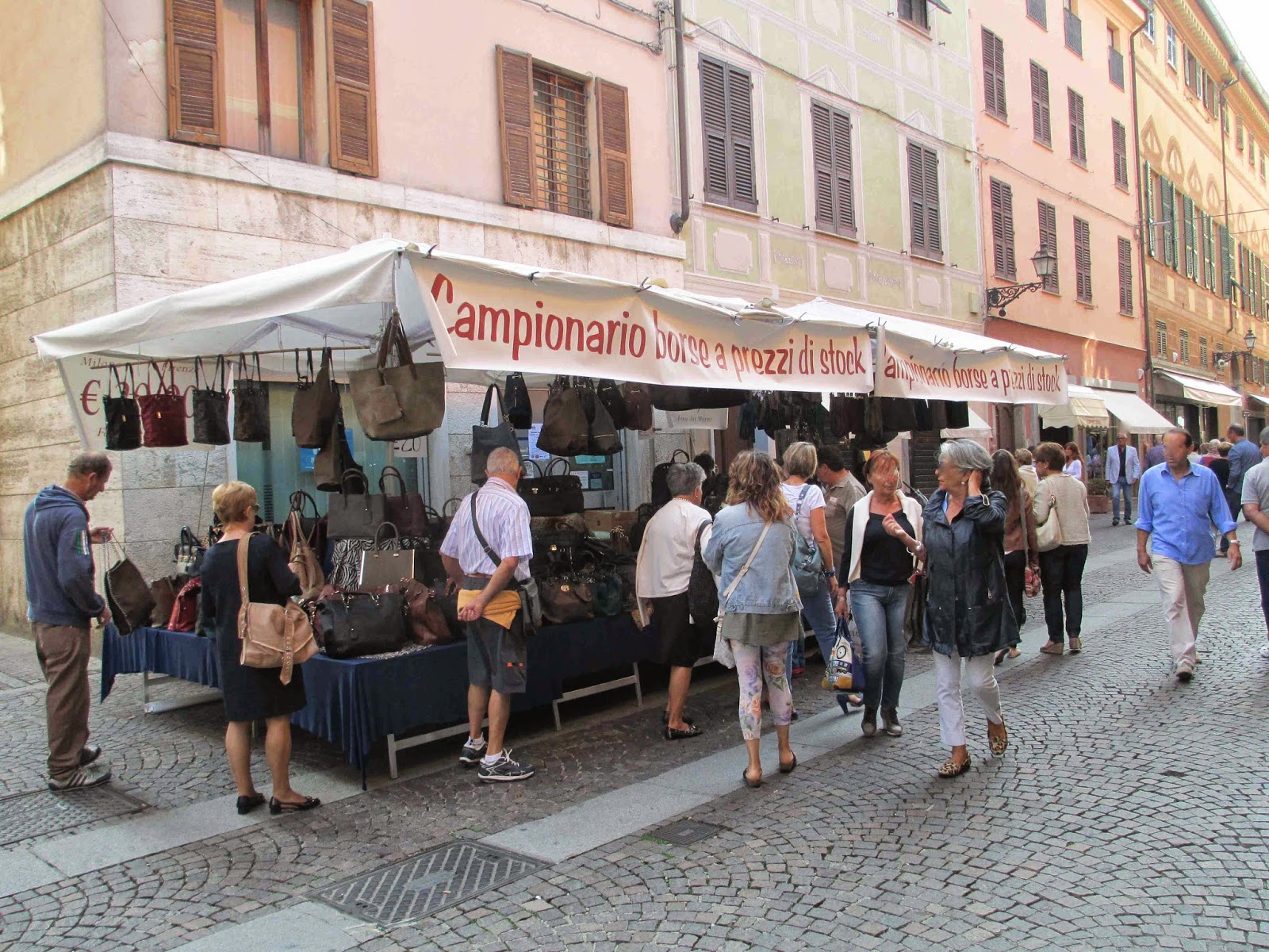 Novi Ligure: Grande successo del mercato di Forte dei Marmi