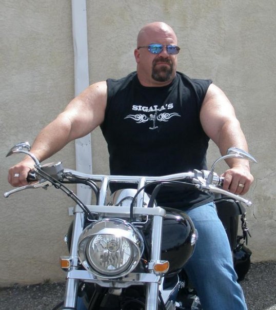 Mature & Bearmen Hideaway: Those big burly strong bulls!